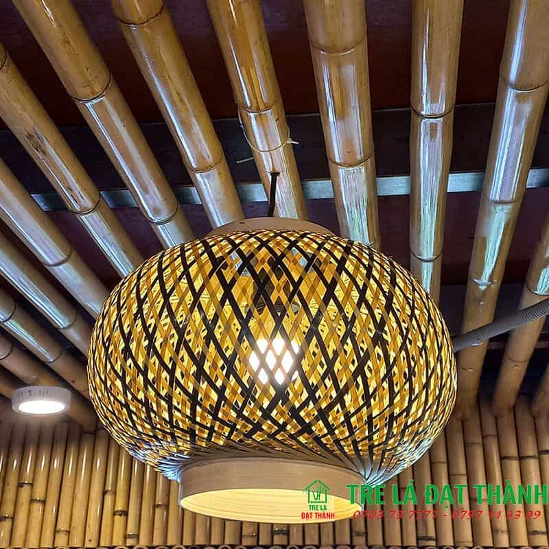 Chao Đèn Cầu Trắng Đen Mây Tre Đan